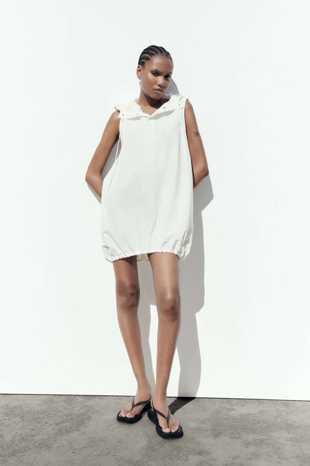 Платье из нейлона с капюшоном ZARA, белый выгодно купить за рубежом с платформой CDEK.Shopping
